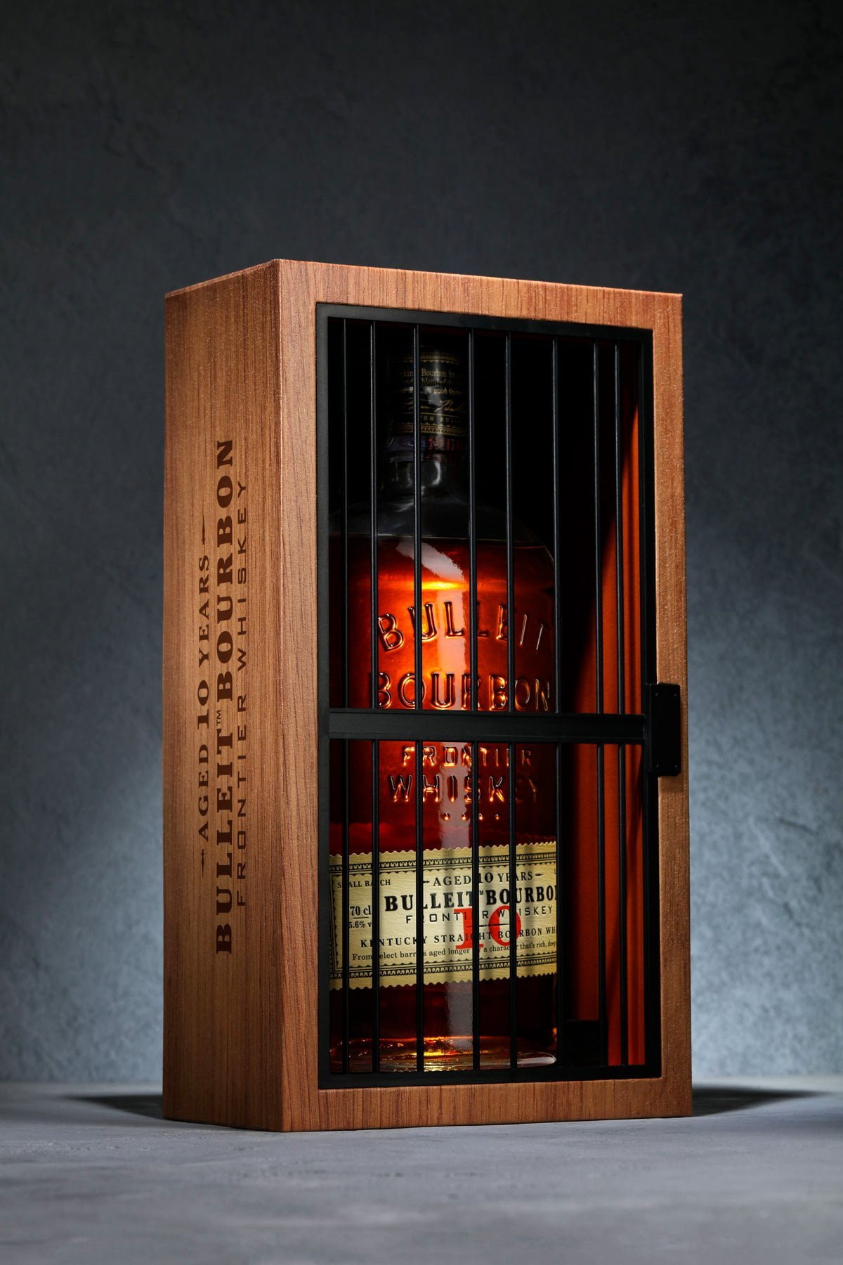 LA MAISON LINEA CRÉE UN GIFTPACK POUR BULLEIT BOURBON - Les Places d'Or ...