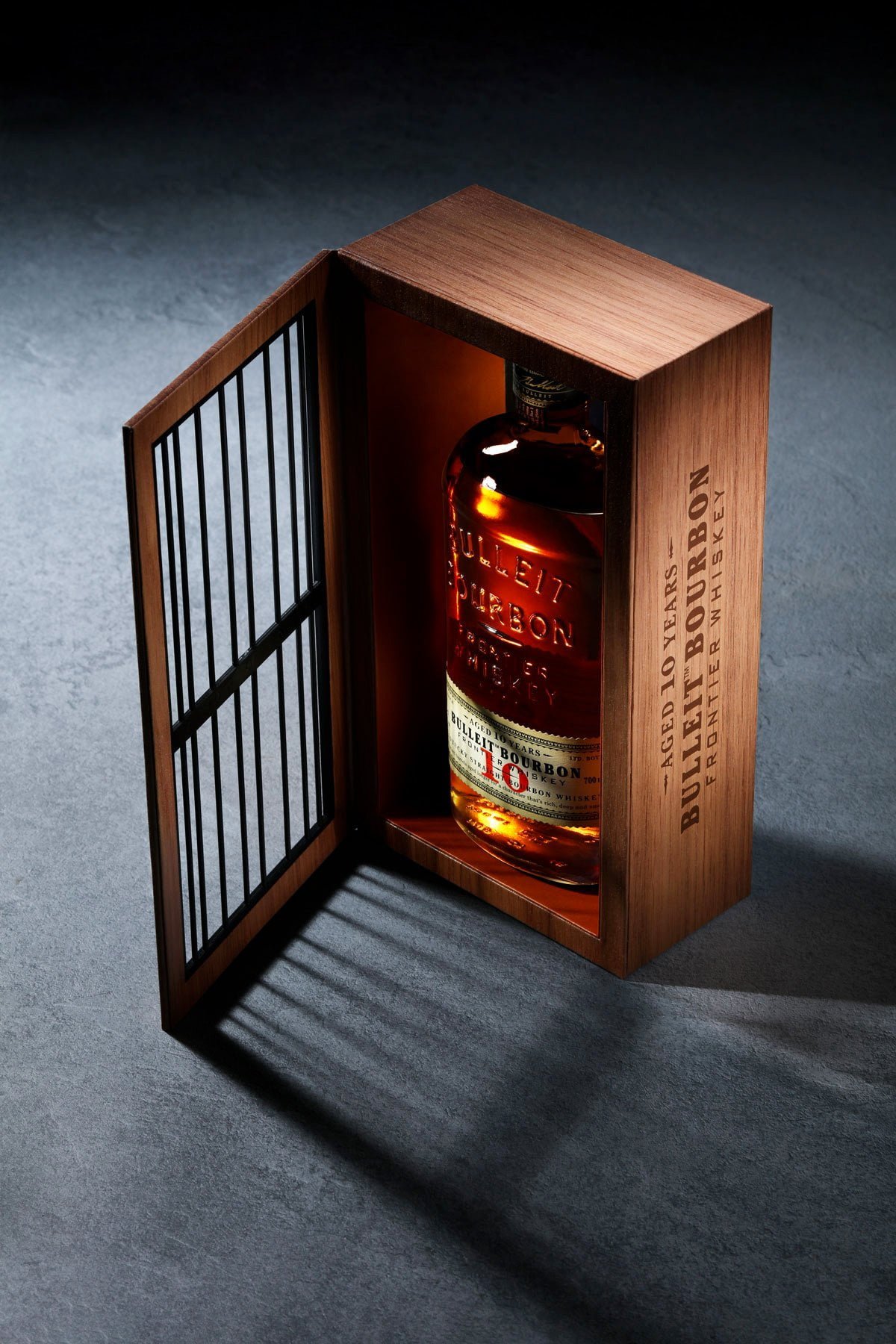 LA MAISON LINEA CRÉE UN GIFTPACK POUR BULLEIT BOURBON - Les Places d'Or ...